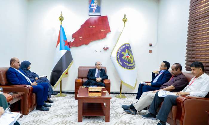 تعاون إغاثية الانتقالي ووحدة المخيمات لحصر أعداد النازحين عدن بلس